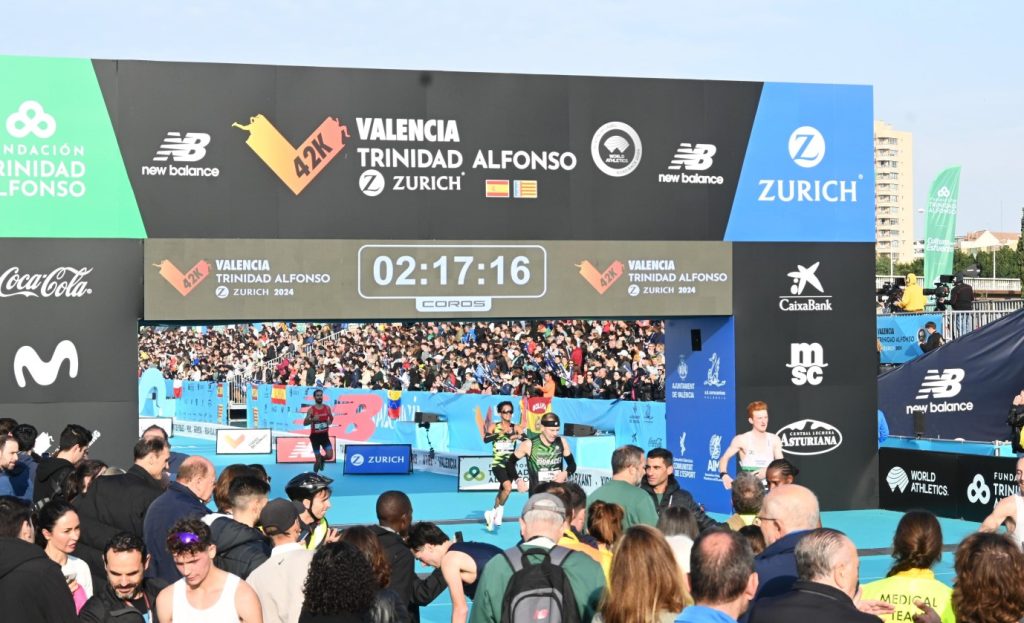 Robi Syianturi Pecahkan Rekor Nasional Marathon di Valencia - COROS ...
